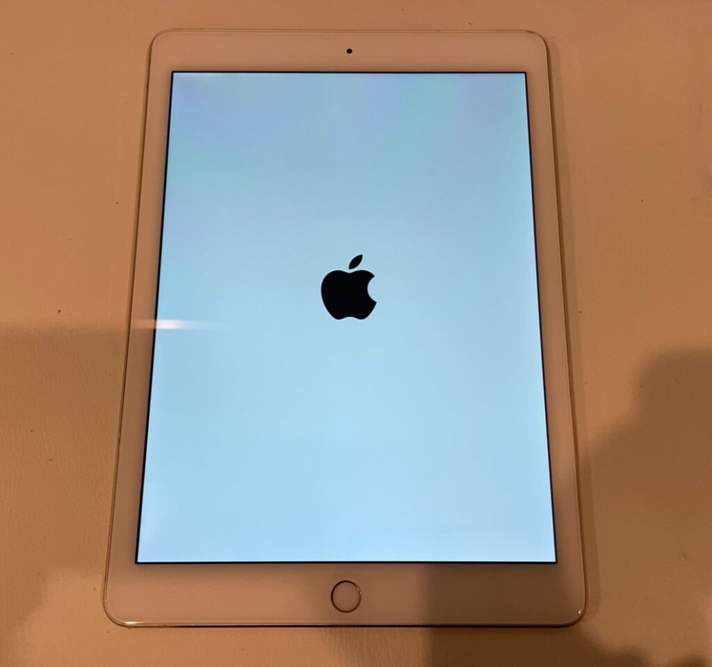 【iPadAir2】ガラスがボロボロ落ちてしまう状態を綺麗にお直し【iPad修理所沢】 | iPhone・iPad・スマホ修理｜SmaFast所沢プロぺ通り店